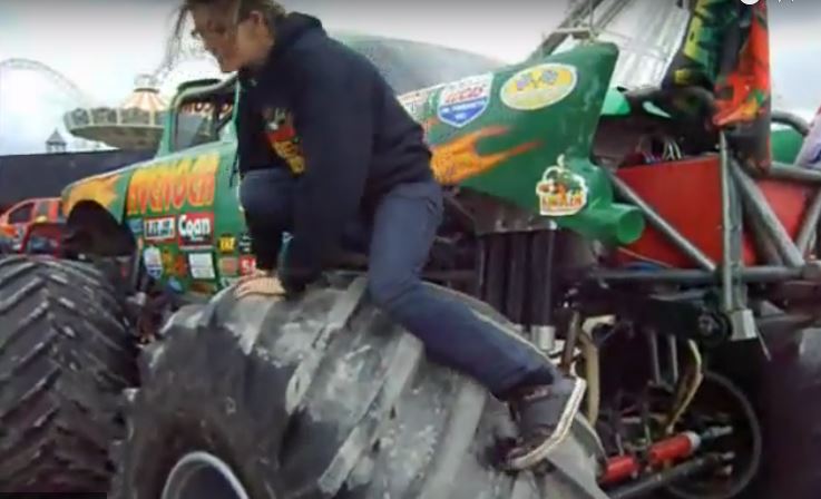 Team Scream: HOW TO - Climb on a tire - Team Scream Racing